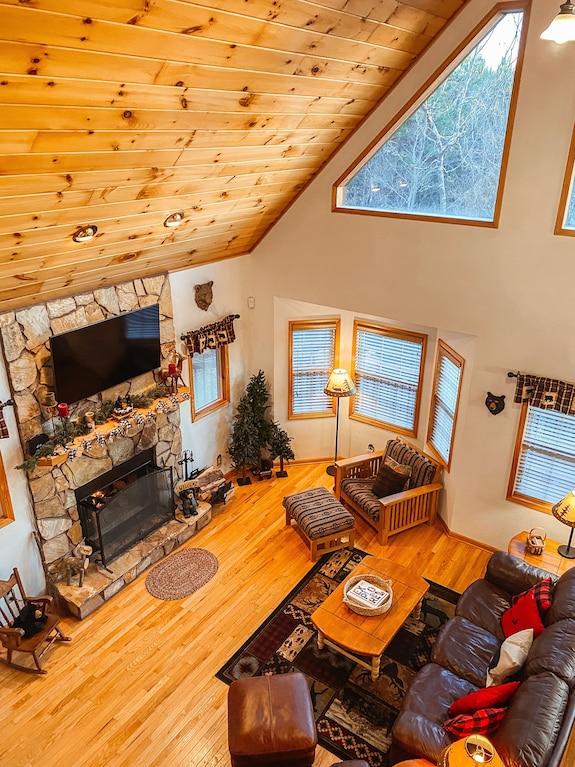 Smoky Mountain Cabin - Hot Tub - 2 Fireplaces - Fire Pit - Screened Deck - North Carolina