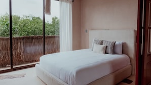 Edredões de penas, minibar, cortinas/cortinados opacos, Wi-fi grátis 