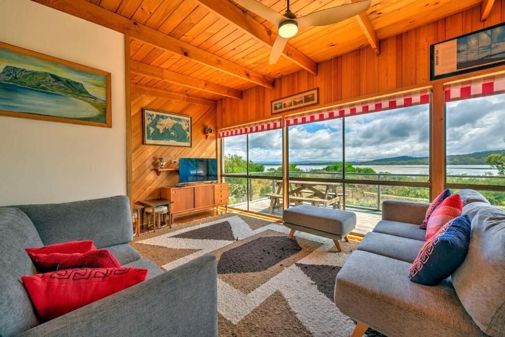 Swan Cove - Coles Bay