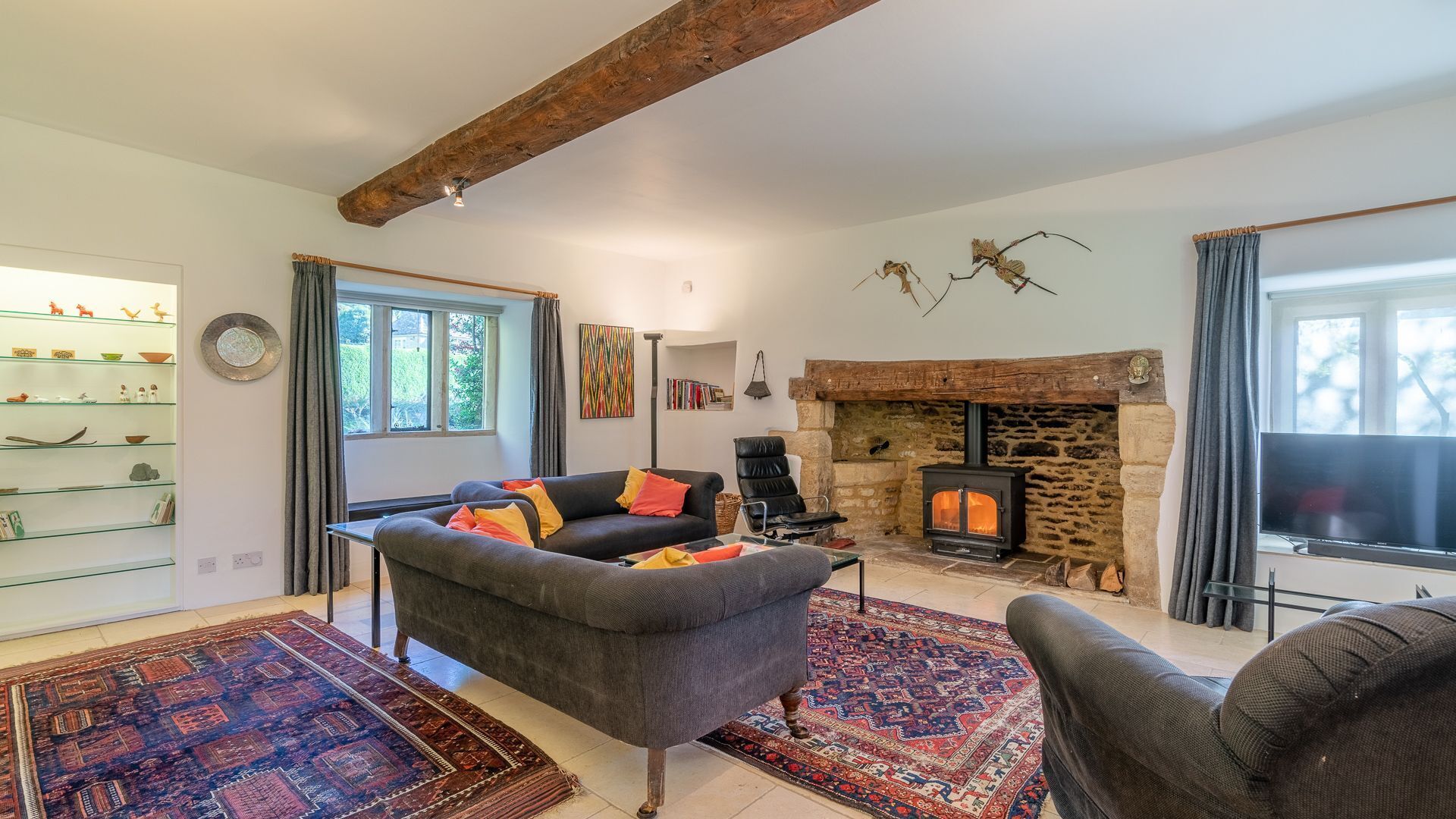 The Barracks - Sleeps 6 Guests  In 3 Bedrooms - Bibury