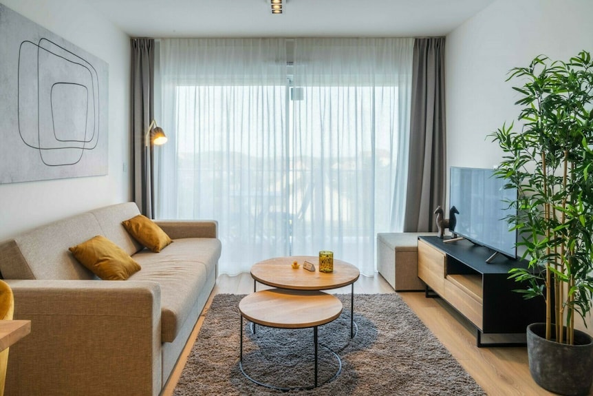 Ce Studio Comporte Un Agréable Salon Avec Canapé-lit Et Un Coin Couchage Avec Lit Superposé. - Ibis Styles Le Touquet