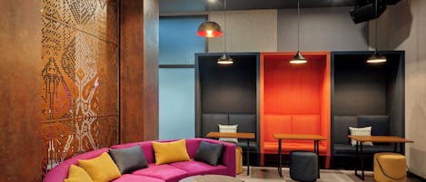 Este bar no lobby do hotel