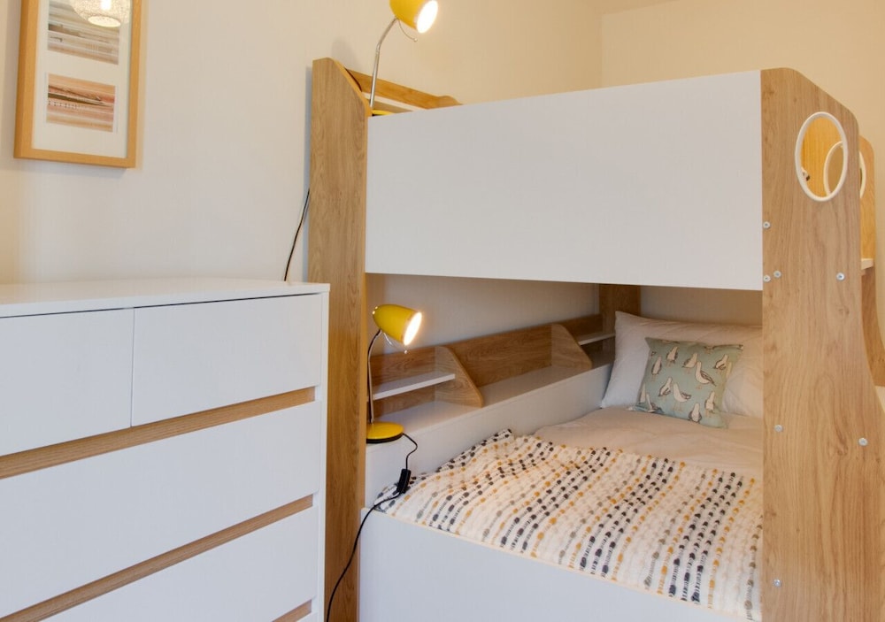 Sandcastles - Two Bedroom Apartment, Sleeps 4 - Cromer