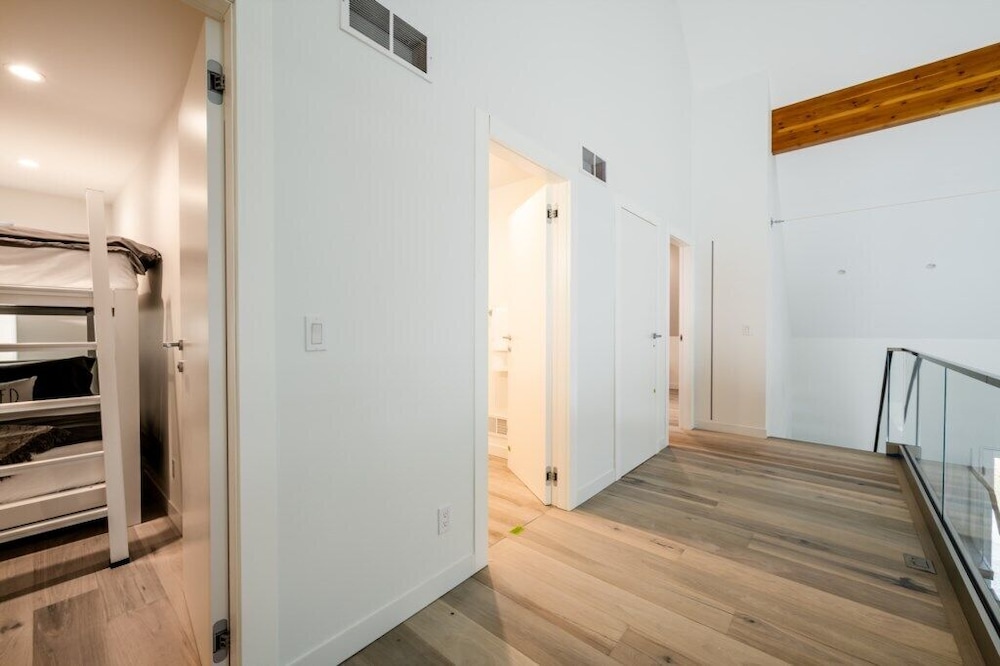 Luxurious Union Pier Home W/ Private Heated Pool, Hot Tub, And Sauna! - New Buffalo, MI