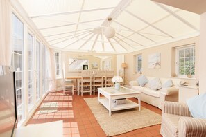 Casa superluxo | Área de estar | Lareira