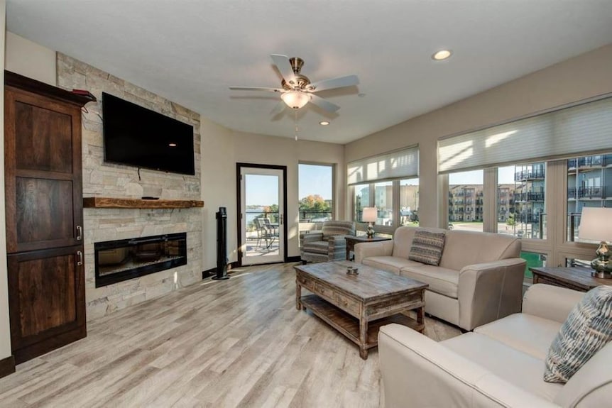 Beautiful Newly Built Bayside Lake Front Condo! - Spirit Lake, IA