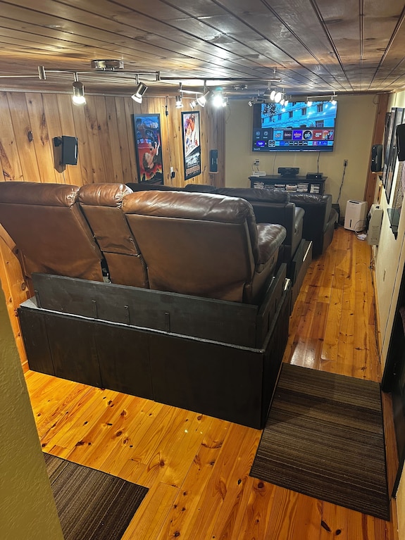 Secluded Cabin, Creek, Dogs Ok, Theater&escape Room, Hottub, Fireplace Fire Pit. - Ellijay
