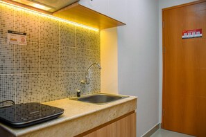 Quarto | Cozinha privada | Geladeira, cooktop, talheres/pratos/utensílios de cozinha