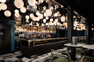 2 bares/lounges