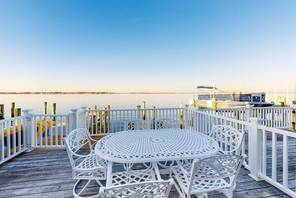Central bayfront townhouse in with beautiful decks, sunset views, AC ...