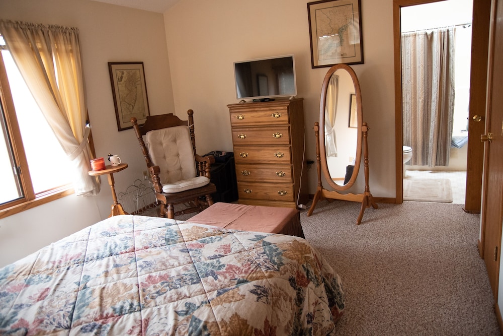 Cozy Territory Home On A Wooded Lot - Galena, IL