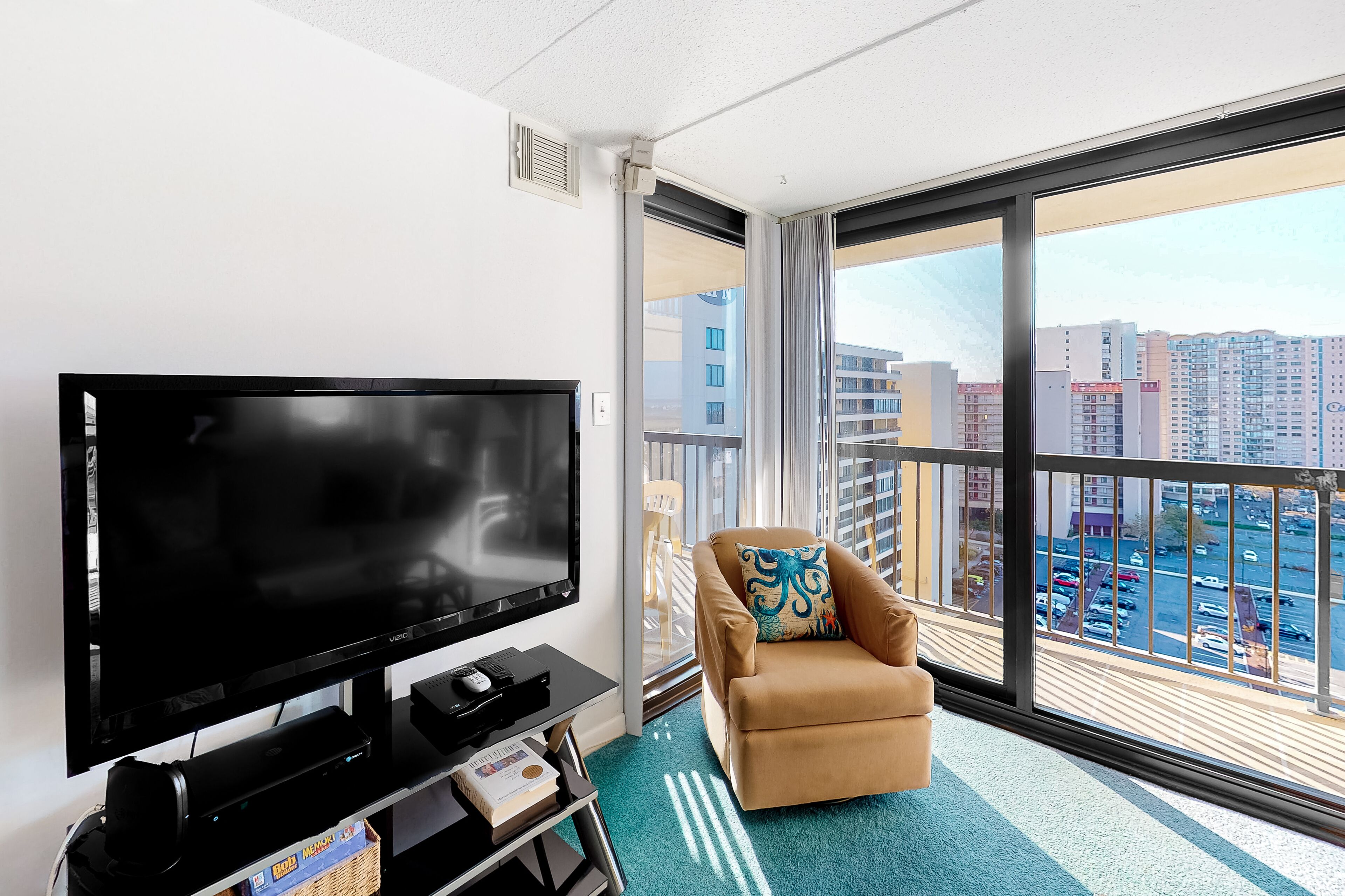 Wonderful Beach Condo With Balcony, Views, Pools, Gym, Game Room & Sauna - Ocean City, MD