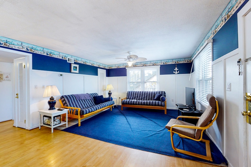 Budget & Family-friendly Condo Near The Ocean W/a/c, Shared Pool & Washer/dryer - Rock N Roll, Ocean City