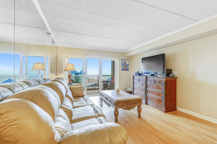 Partial Ocean View Condo W/private Balcony, Central A/c, Shared Outdoor Pool - 오션 시티