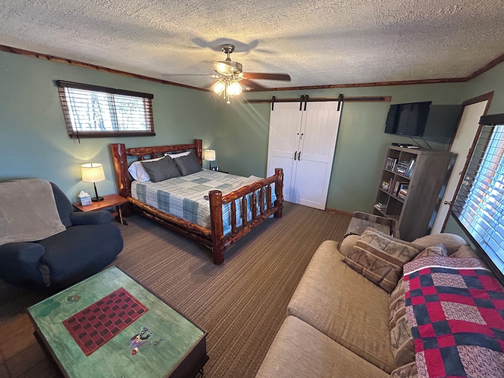 Cabin With Pond On 6 Private Acres --1.5 Miles From Montauk Park, Near Salem - Missouri