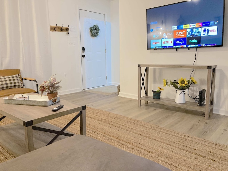 Modern Comfort In Updated Townhouse With 2 Private Bedrooms & Bathrooms - Cartersville, GA