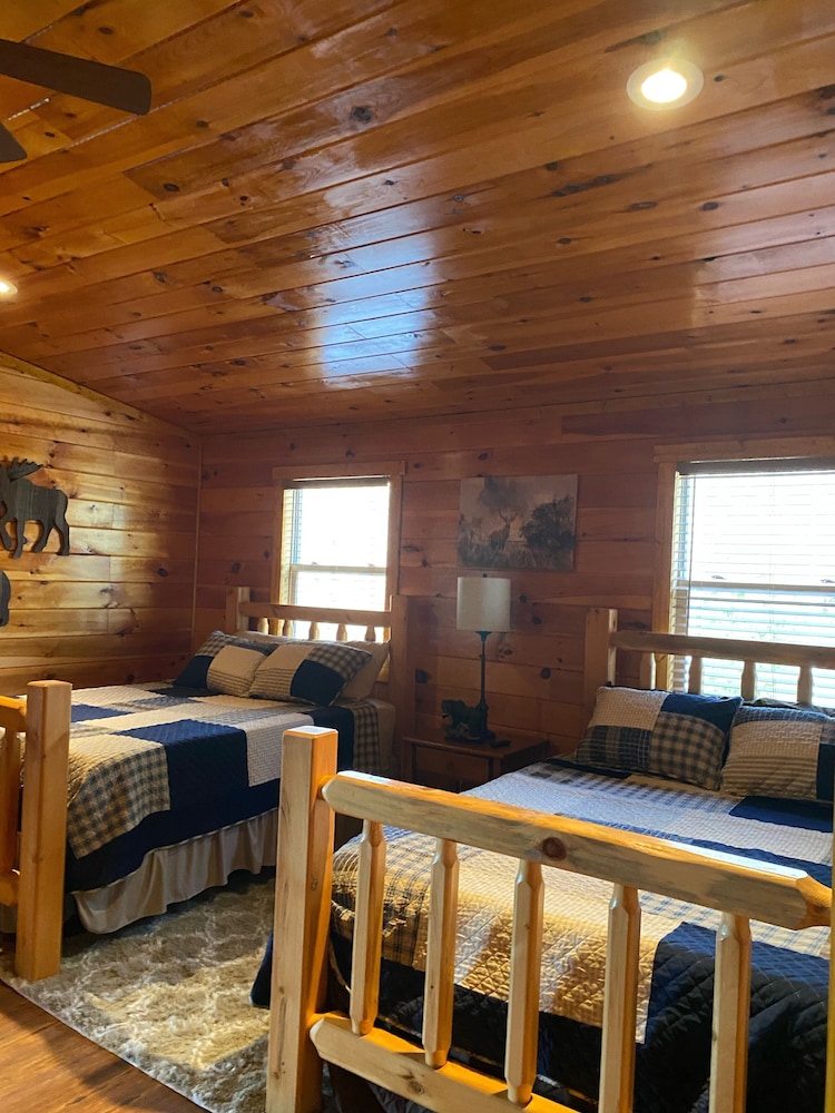Beautiful Cabin With Fireplace And Wrap Around Porch And Private Upstair Balcony - Yatesville Lake State Park, Louisa
