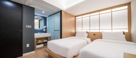 Quarto Twin Standard | Roupa de alta qualidade, cofre no quarto, com decoração personalizada