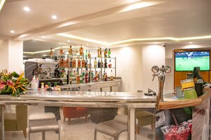 2 bares/lounges, este bar de cocktails