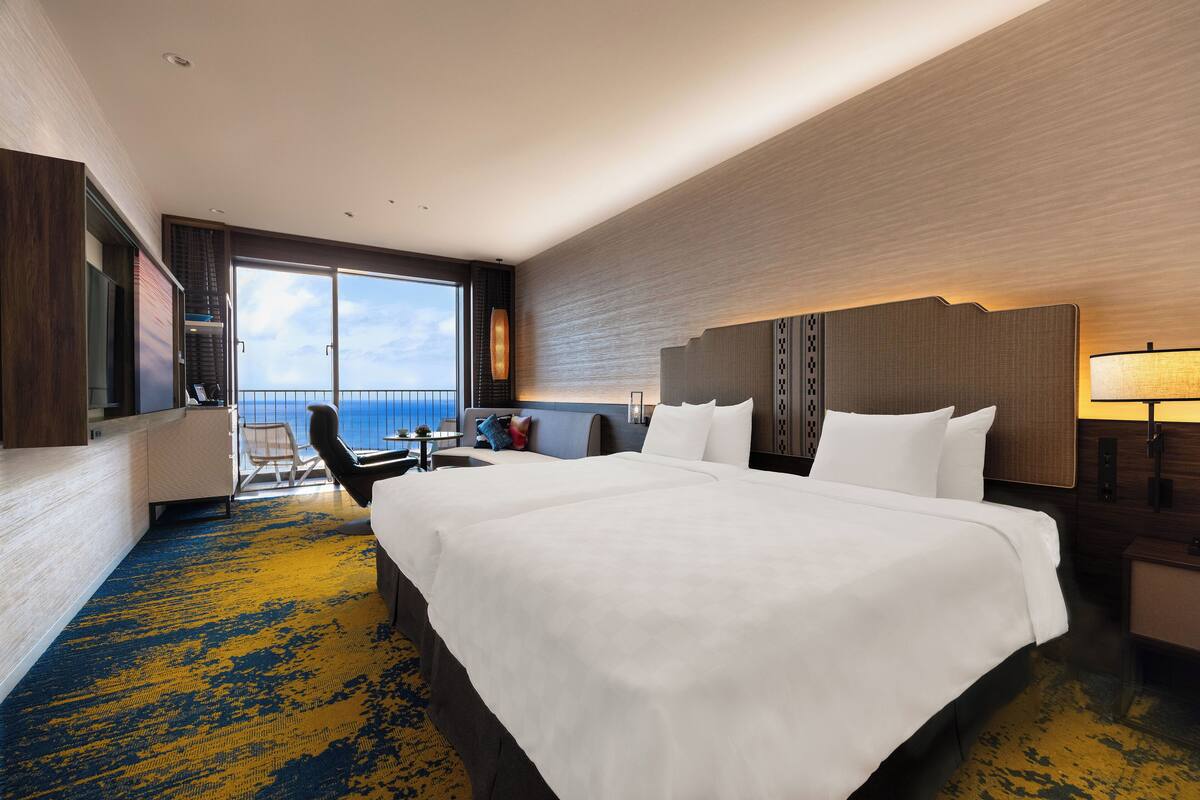 Quarto Twin Deluxe, não fumadores (With Club Pool & Lounge Access) | Roupa de alta qualidade, edredões de penas, cofre no quarto 
