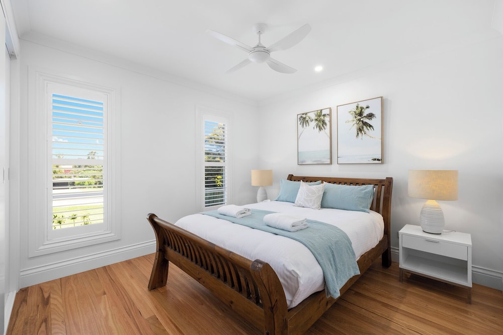 Willows Pet-friendly, Gorgeous Home, Stroll To The Beach, Sleeps 8 - Coffs Harbour