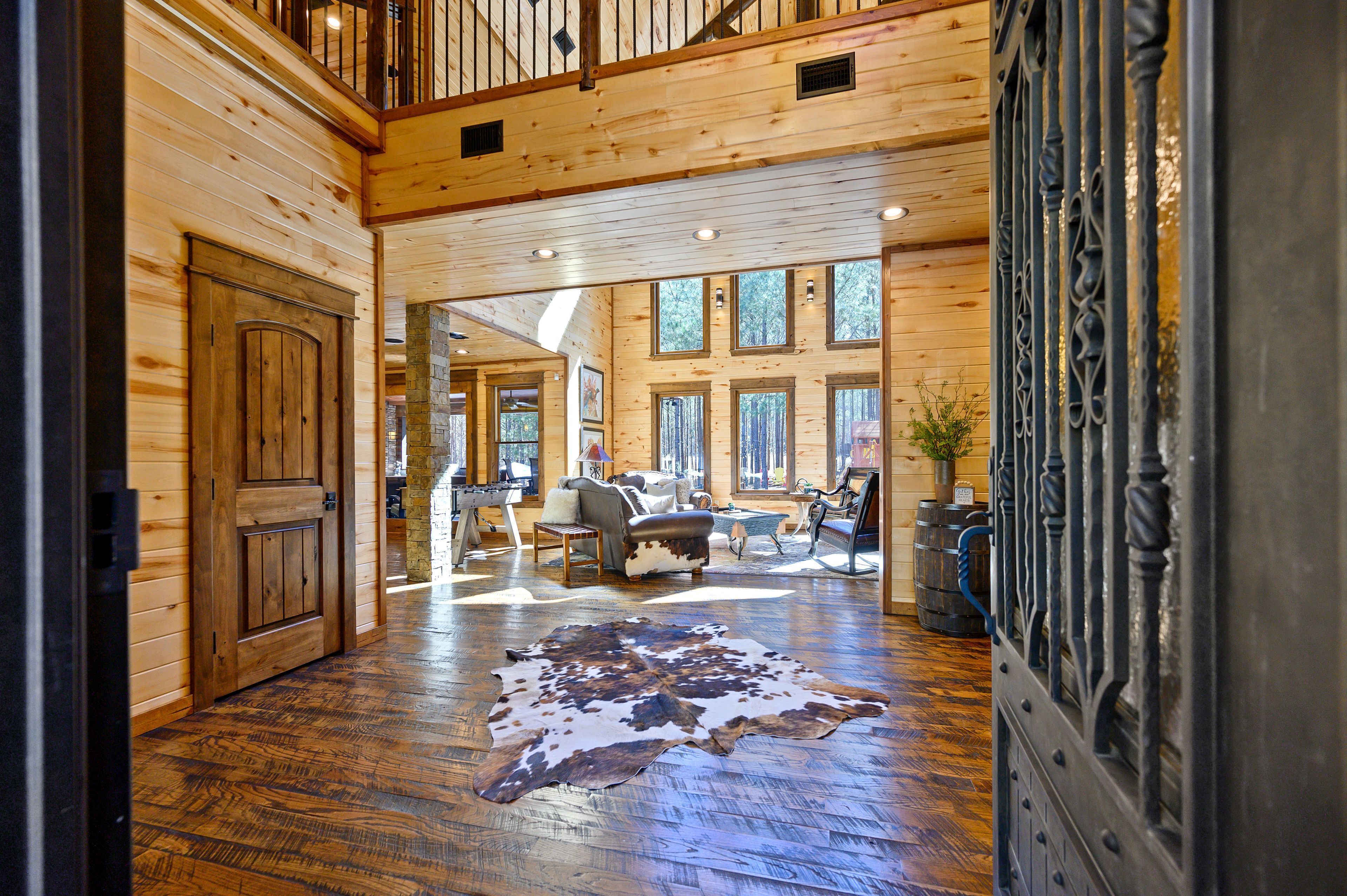 Liquid Therapy Lodge & Broken Bow Cabins - Broken Bow, OK