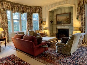 Casa de campo | Sala de estar | TV de tela plana, DVD player