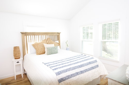 Quaint Cozy Bungalow Located Outside Of The Old Historic Town Of Beaufort - Harkers Island