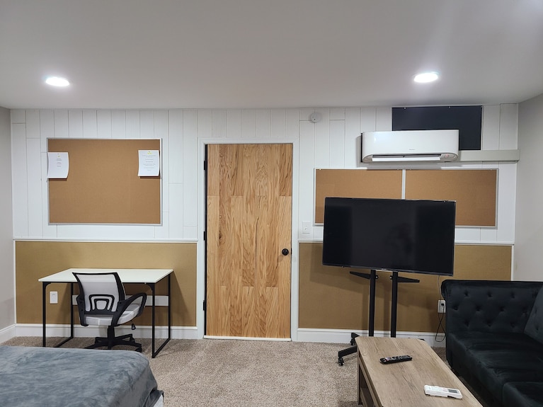 Emmaus Contemporary Private Entrance Guest Room - Pennsylvania