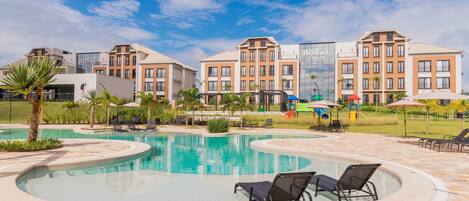 3 piscinas exteriores