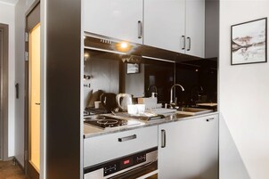 Quarto Standard, 2 camas individuais, não fumadores, kitchenette | Cozinha privada | Uma cafeteira/bule, Rolo de cozinha 