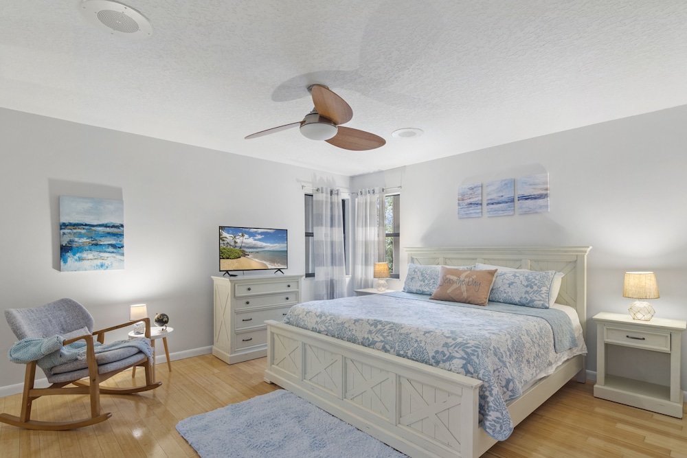 Private 4/3 Beach Getaway; Heated Pool & Spa! - Sebastian, FL
