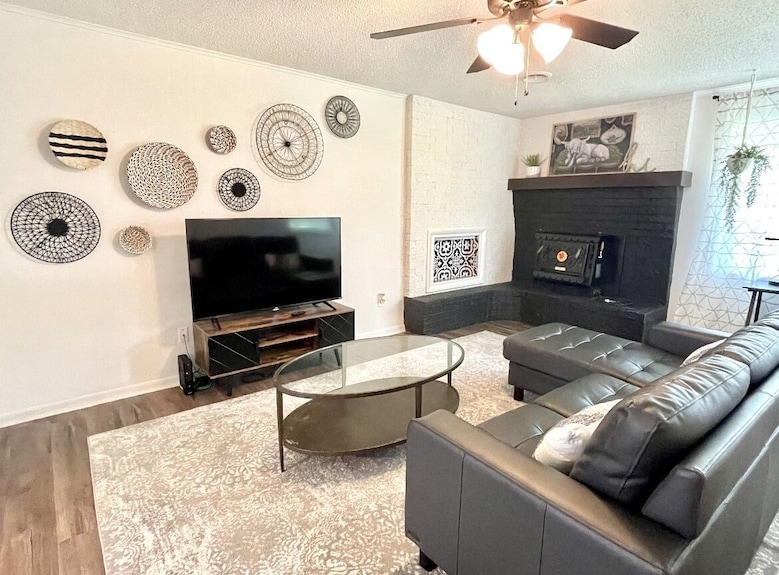 Relaxing, Spacious, Quiet, Ranch-style Getaway - Lowell, AR