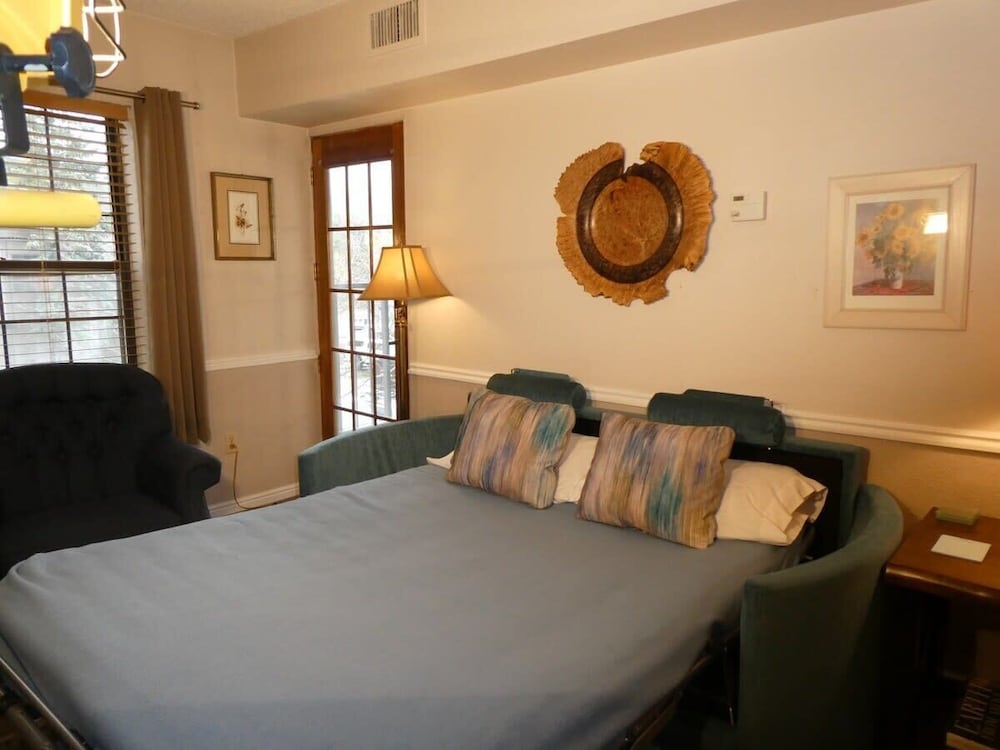 Cozy 1bdr W/ Views - Free Parking, Near Bus Stop! - Utah