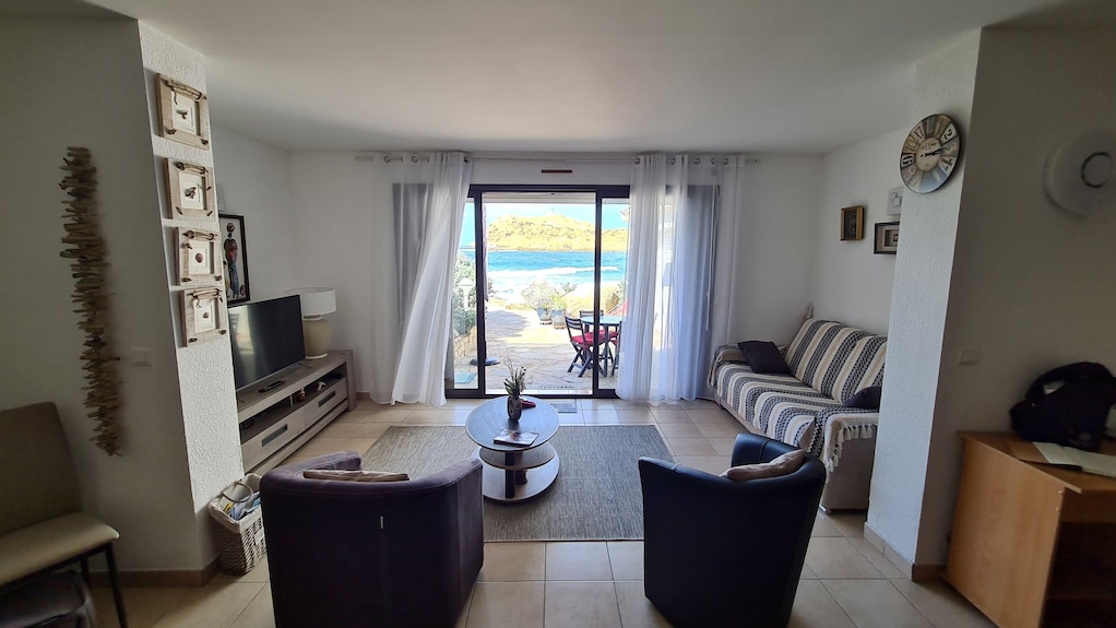 Self-contained 75 M2 Apartment On The Ground Floor Of A Villa, Air-conditioned, Seafront - L'Île-Rousse