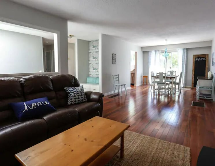 Orillia Oasis W/hot Tub & Canal-2 Minutes From The Beach! - Orillia