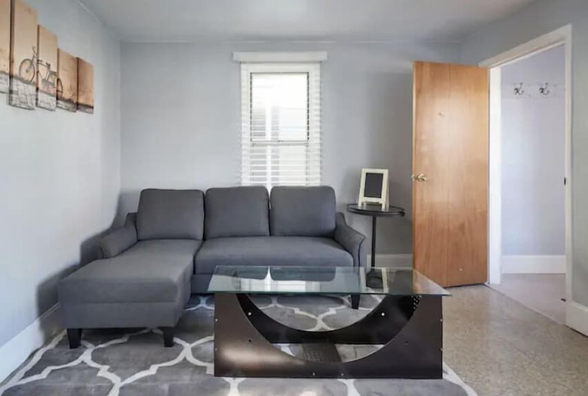 Convenient 1-bedroom House Near Hospital & Downtown - Wyoming