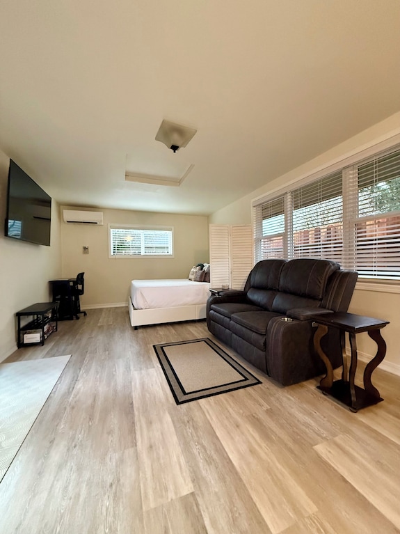 Fully Equipped Studio - Laundry - 65 Samsung Smart Tv - Off-street Parking - Cottage Grove, OR