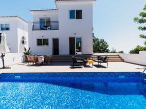 Vila, 3 quartos, piscina particular, vista para a piscina | Piscina | Piscina externa