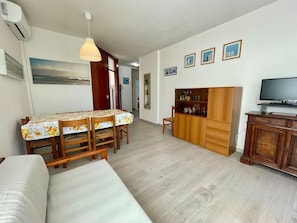 Apartamento, 2 quartos, varanda, vista para o oceano | Comodidade do quarto