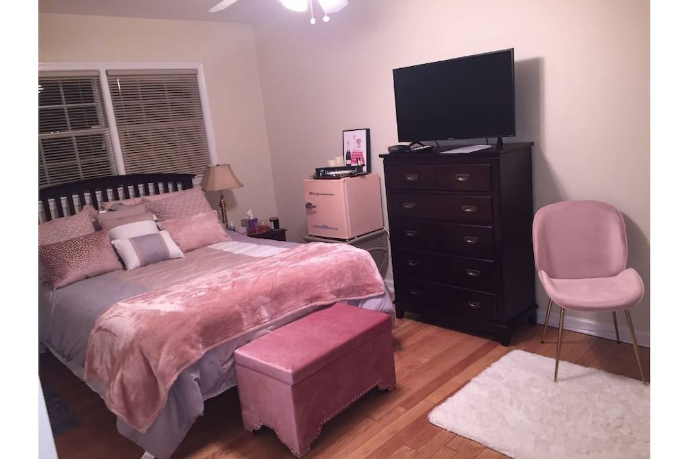 The Oaks Spacious Vacation Retreat: Lovely, Comfortable, Park-setting 5 Mi To Dc - Bethesda, MD