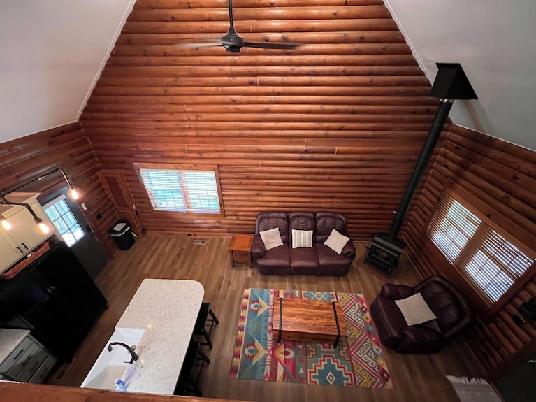 Cozy, Riverfront Entire Cabin - Tennessee
