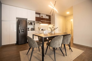 Apartamento, 2 quartos (703) | Sala de estar