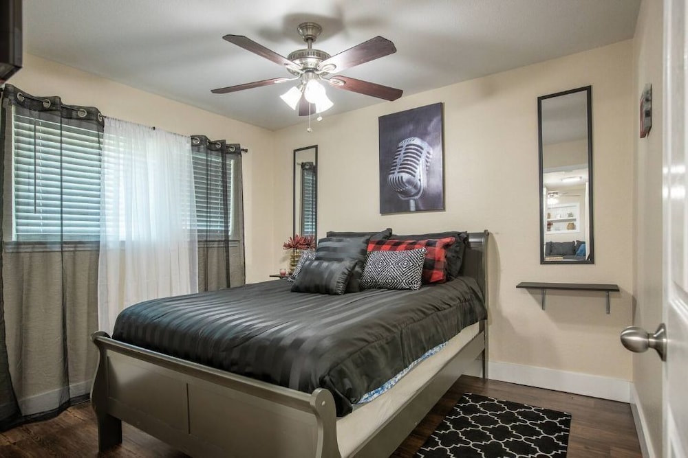 Lovely 2 Bedroom In Midlothian, 3 Minutes From Downtown. - Cedar Hill, TX