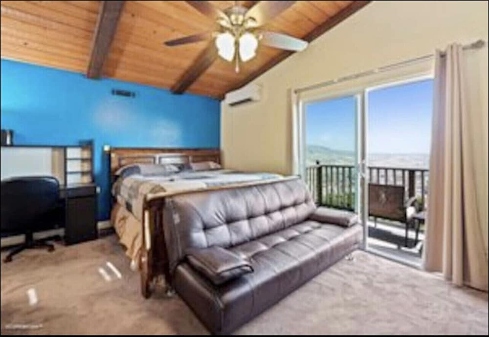 Amazing 4 Bdrm 2 Bath Home With Breathtaking Views! - El Cajon, CA