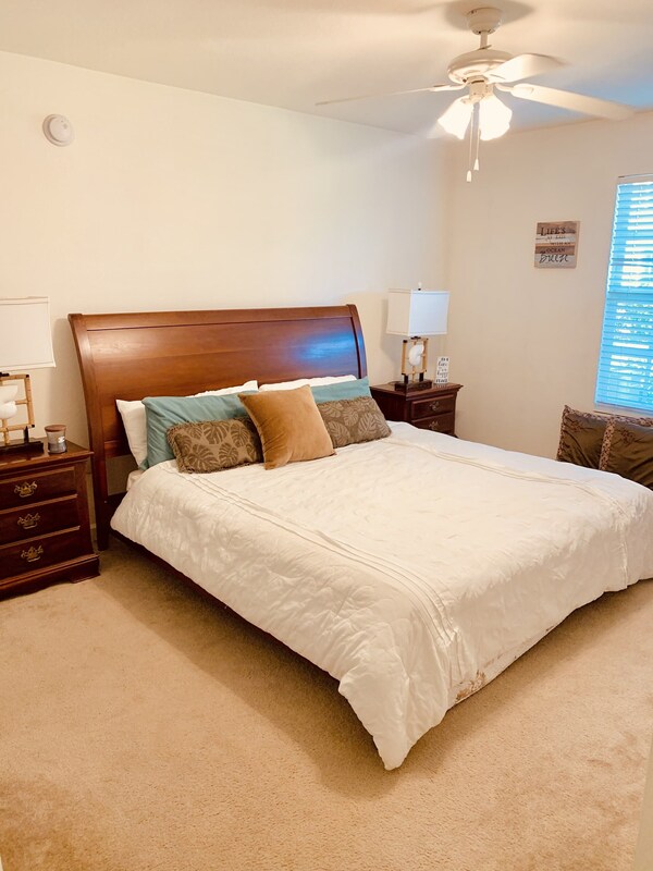 Lovely Cozy Condo In A Tropical Oasis Centrally Located ! - Fort Myers, FL
