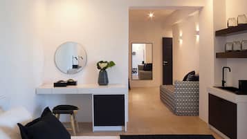Deluxe suite 5, Patio | 1 quarto, minibar, com decoração personalizada