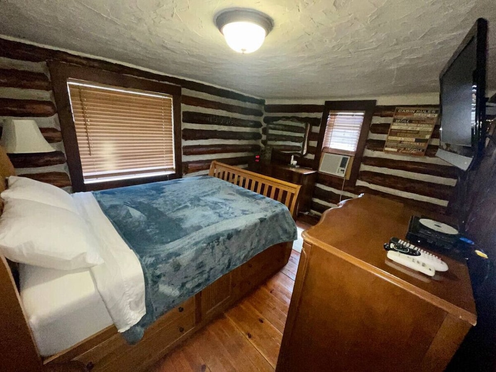 Log Cabin In White Lake! - Michigan