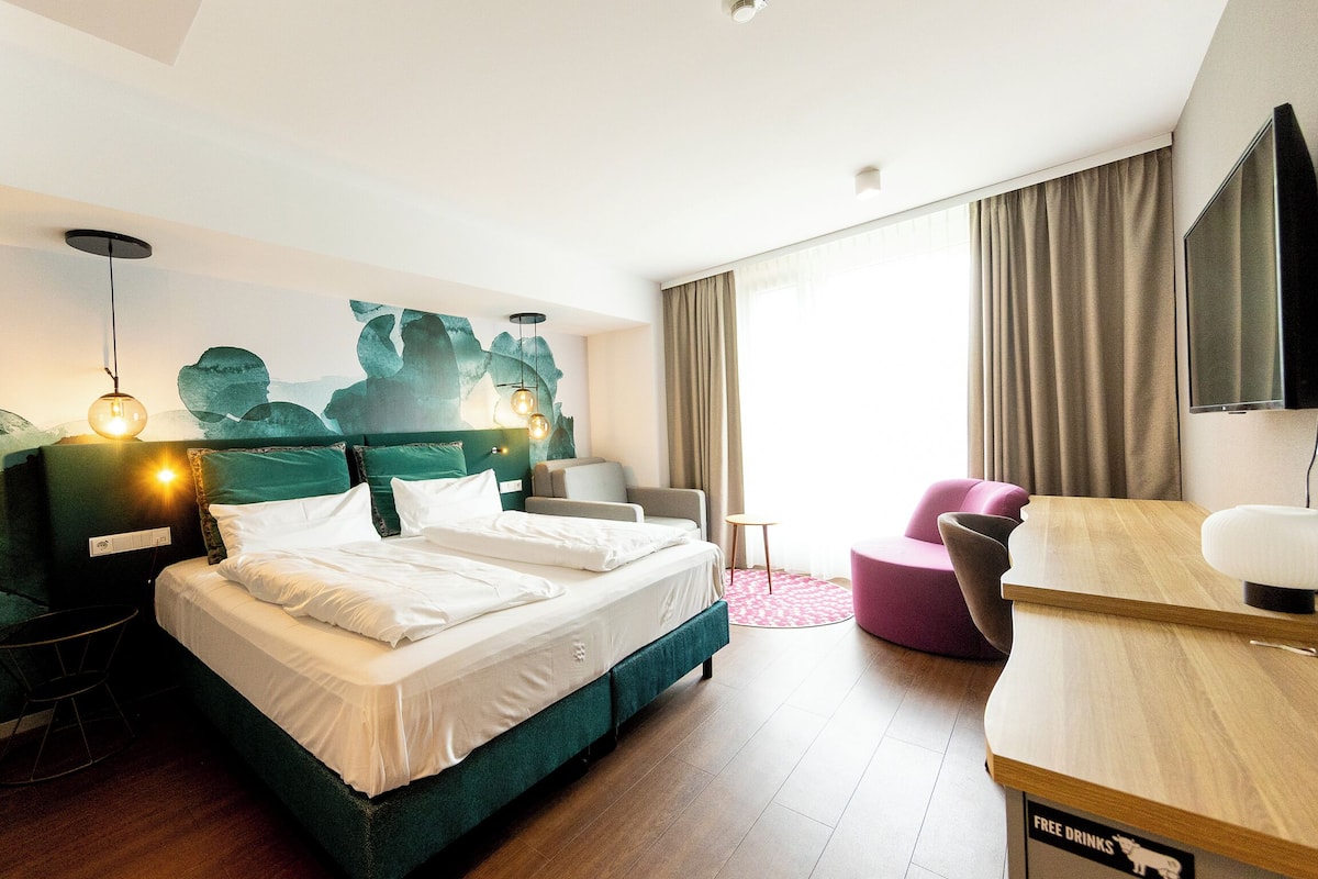 Quarto Duplo Comfort | Minibar grátis, cofre no quarto, secretária, quartos insonorizados