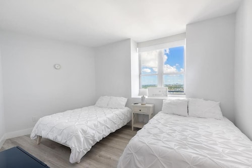 Panoramic Ocean, Beach + City Views From  Balcony! Right On The Beach - Hollywood, FL